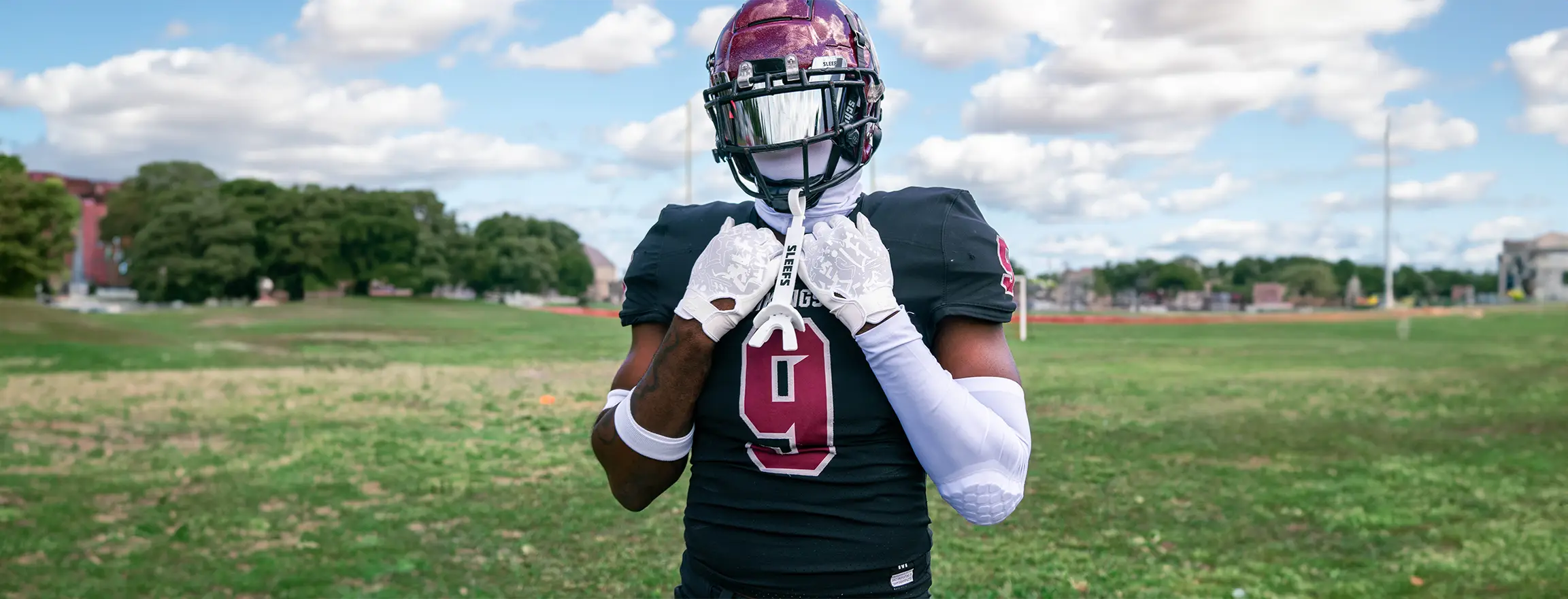 Football Arm Sleeves: Compression Benefits, Materials, Fit Guide & Car ...